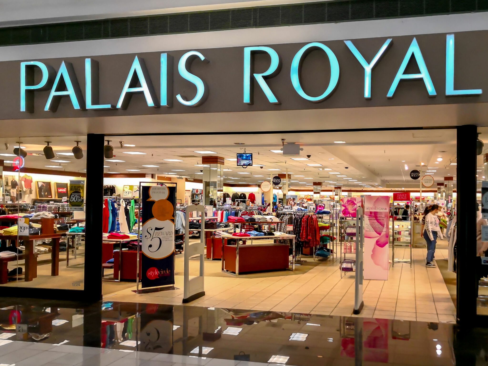 Stage Stores Begins Liquidating Locations As It Seeks A Buyer - Retail ...