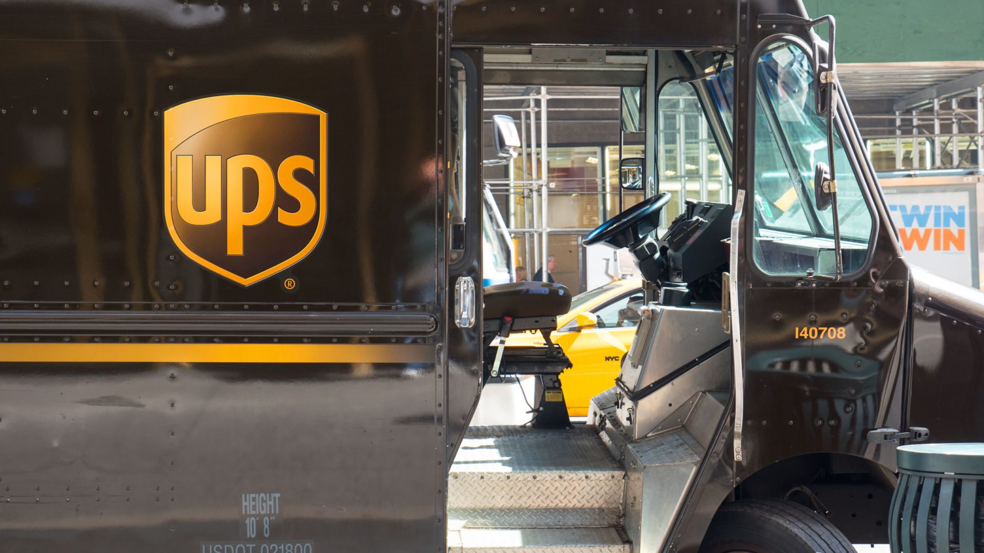 UPS Forecasts 23% Increase in Returns Compared to Peak 2020 Period ...