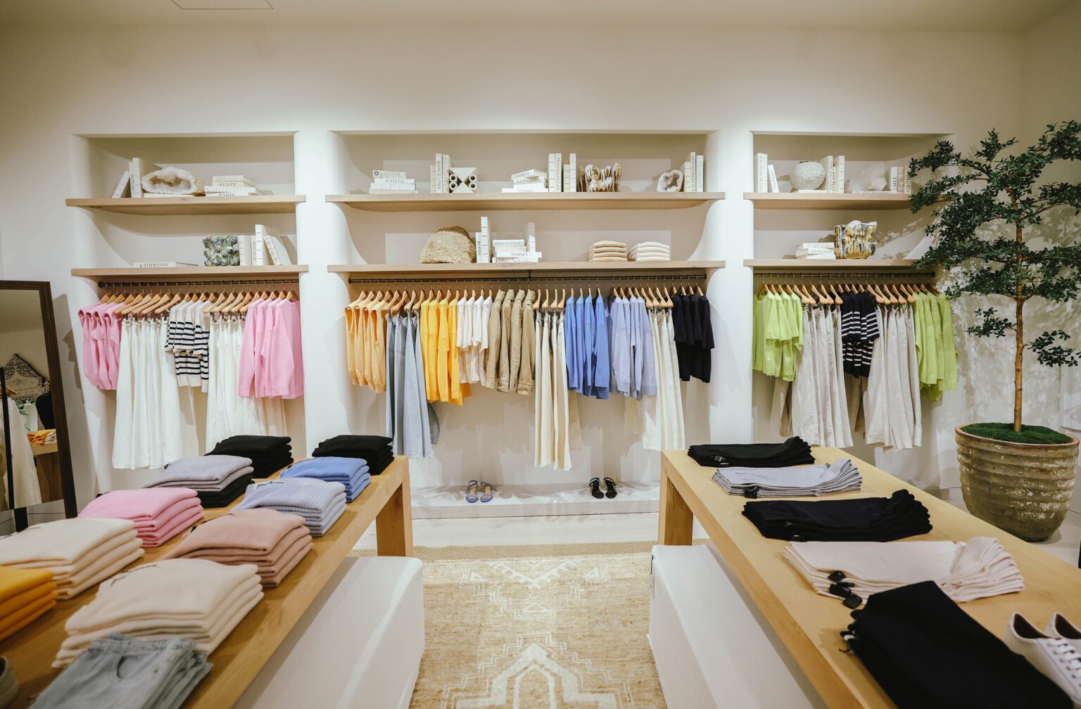 Banana Republic Draws on Fashion, Art and Exploration for Redesigned LA ...