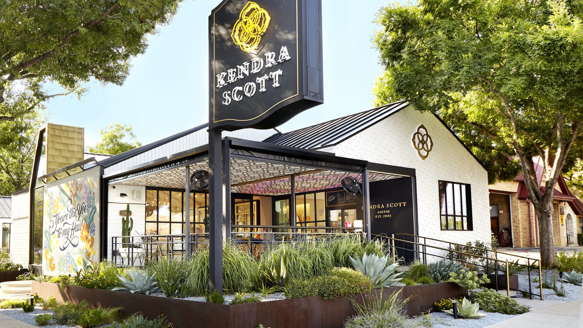 CEO Interview: Why Brick-and-Mortar is Key to Kendra Scott’s Future ...